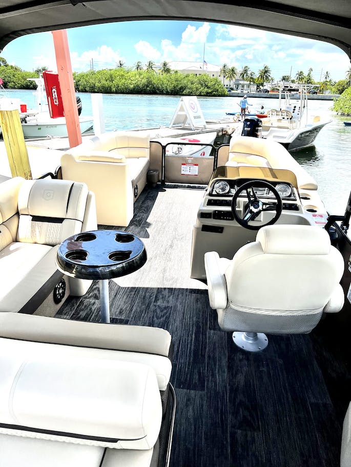 22' Deluxe Pontoon Boat (8 Passenger) - Tours Key West
